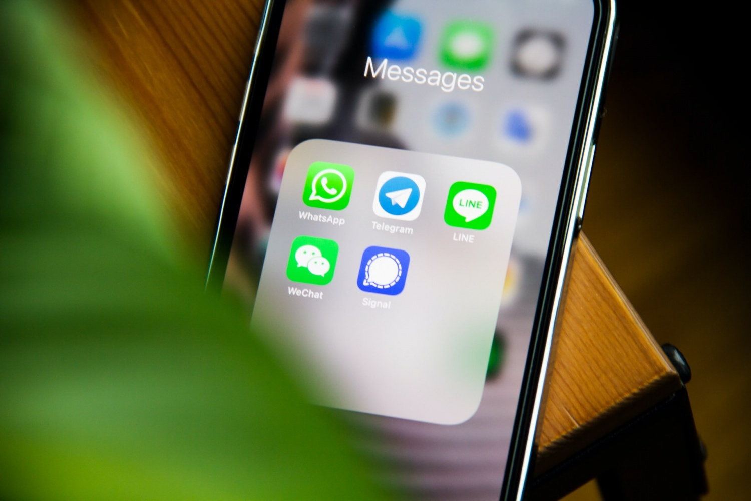 WhatsApp's Upcoming iOS Update Allows Users to Pause Voice Message and ...