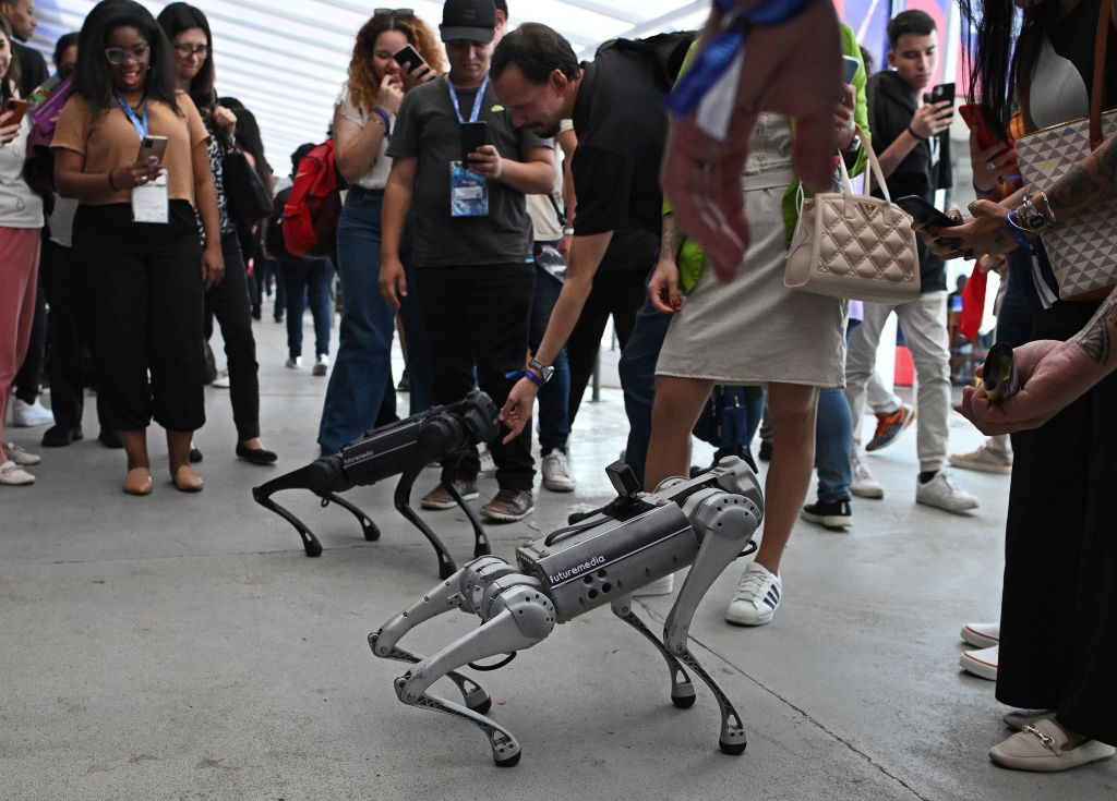 Robot Guide Dog Responding to Tugs on Its Leash Could Help Blind and ...