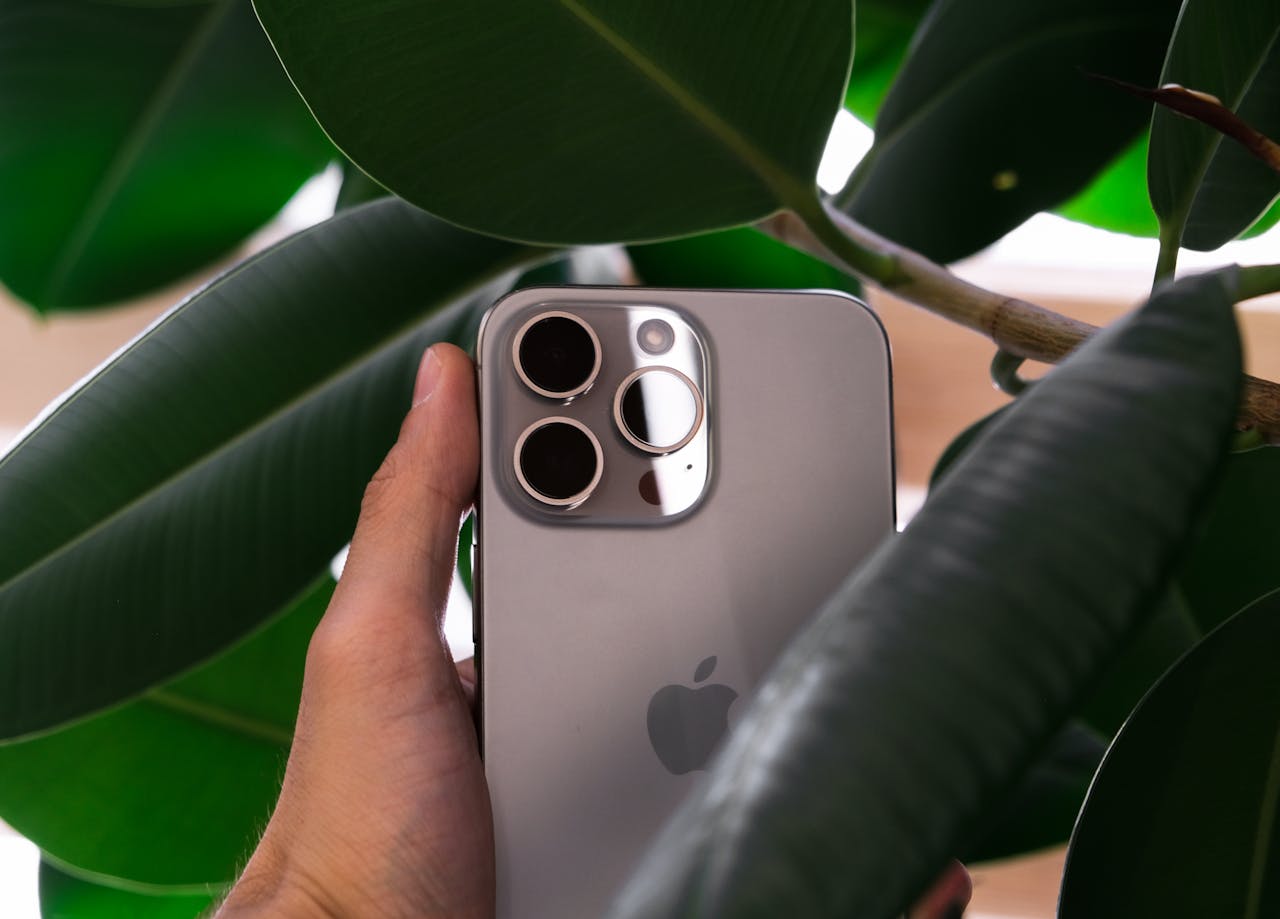 2025 Smartphones: What Brands, Features Will Reign Supreme