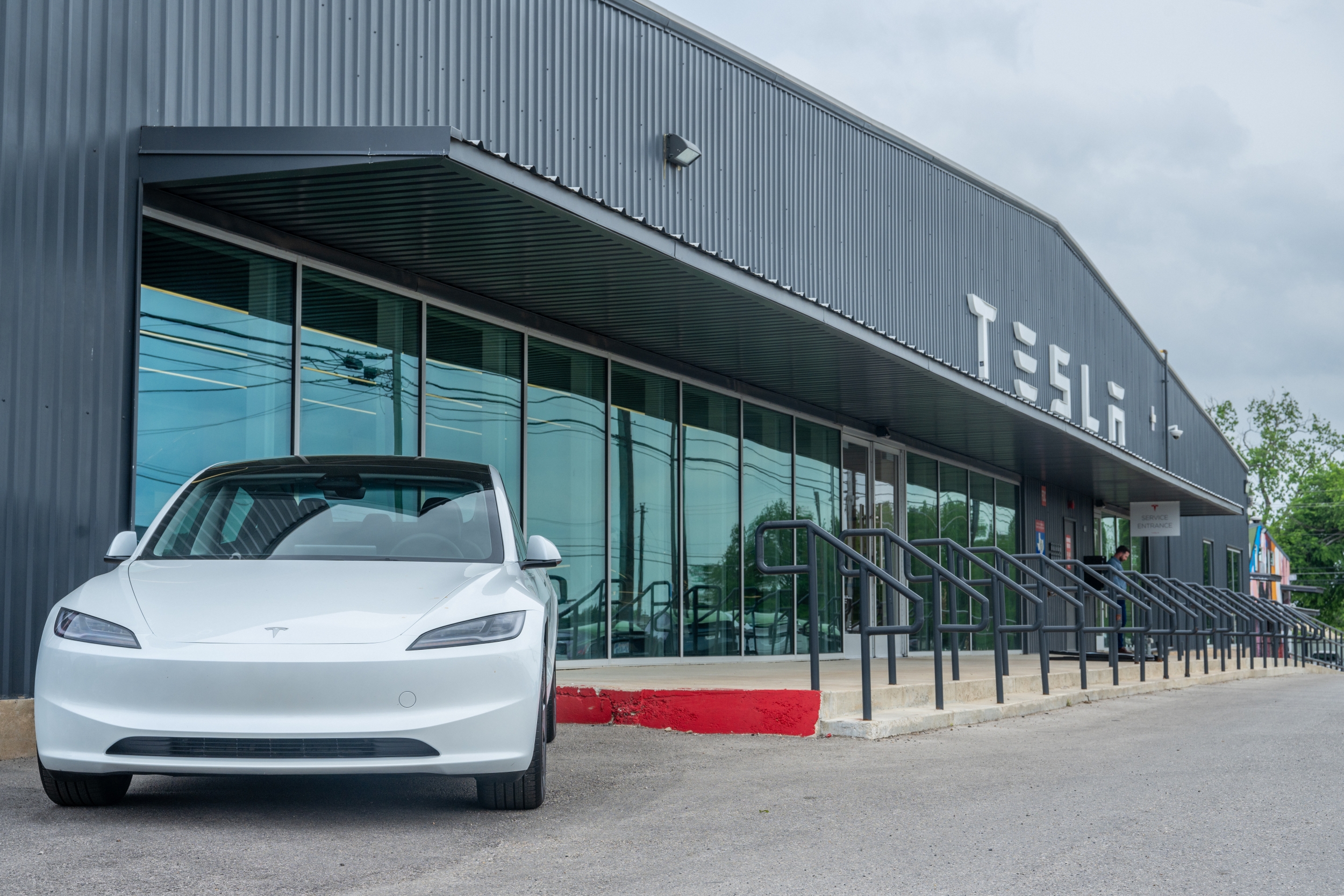 Tesla Robotaxis in Austin Cause Concern Among Safety Regulators Over ...