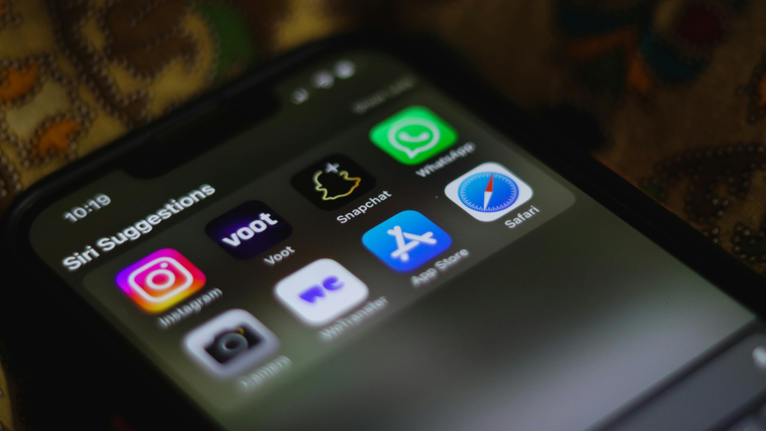 Apple Turns to Google's Gemini for Next-Gen Siri