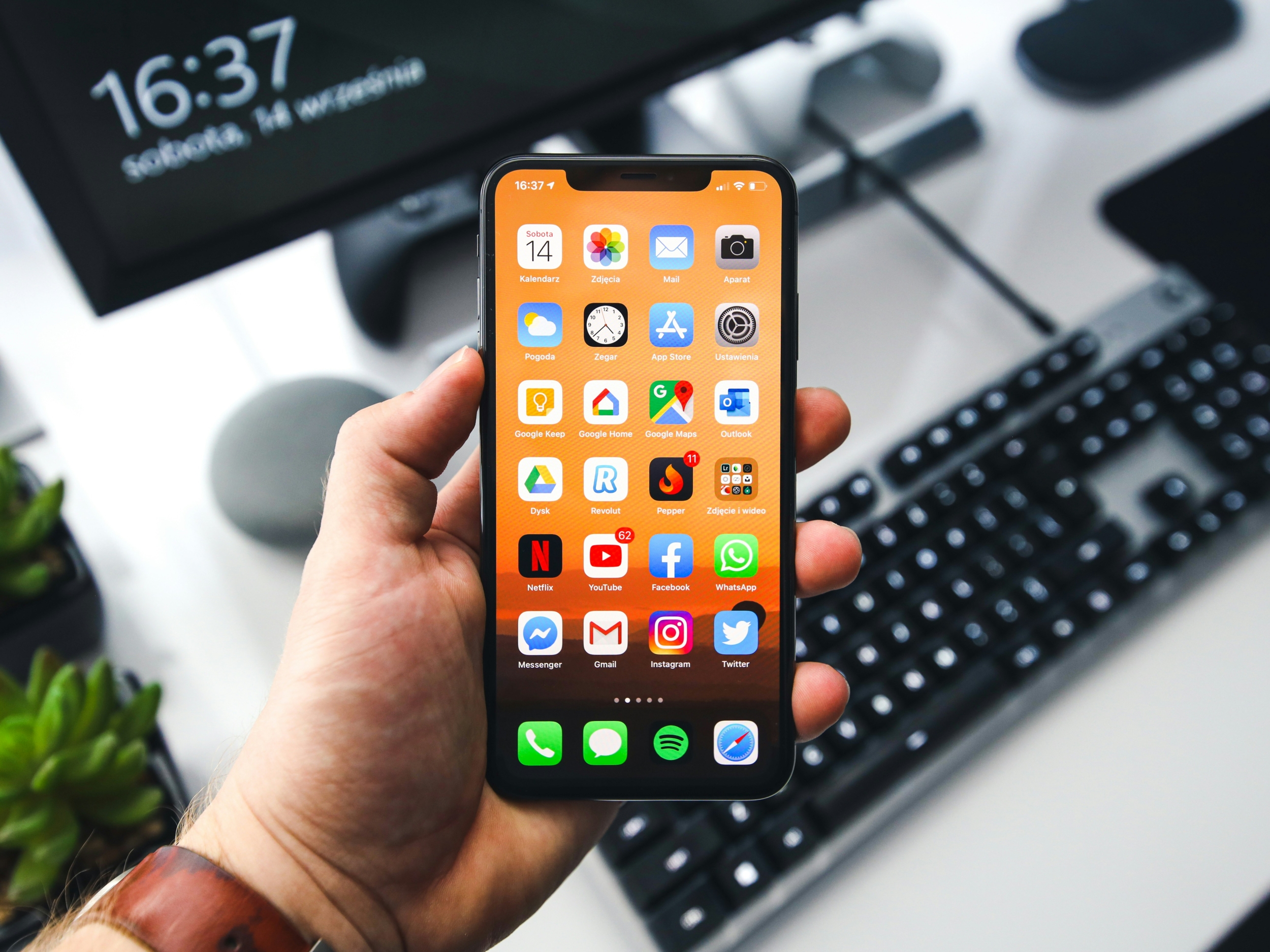 Switch from iPhone to Android in Minutes: How to Move Contacts, Photos ...