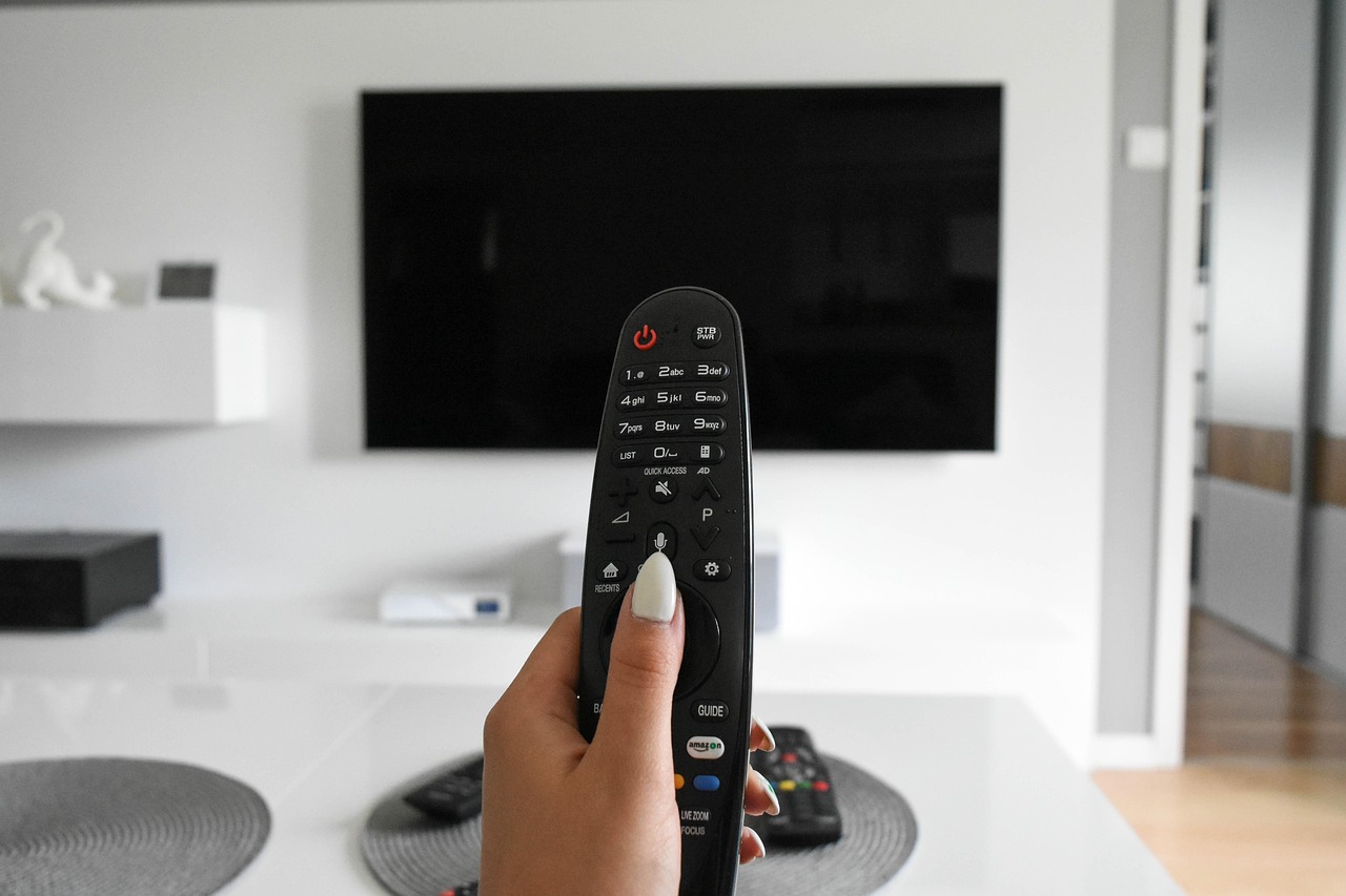 Smart TV Hacking Exposed: 7 Ways Attackers Can Spy on Your Living Room ...