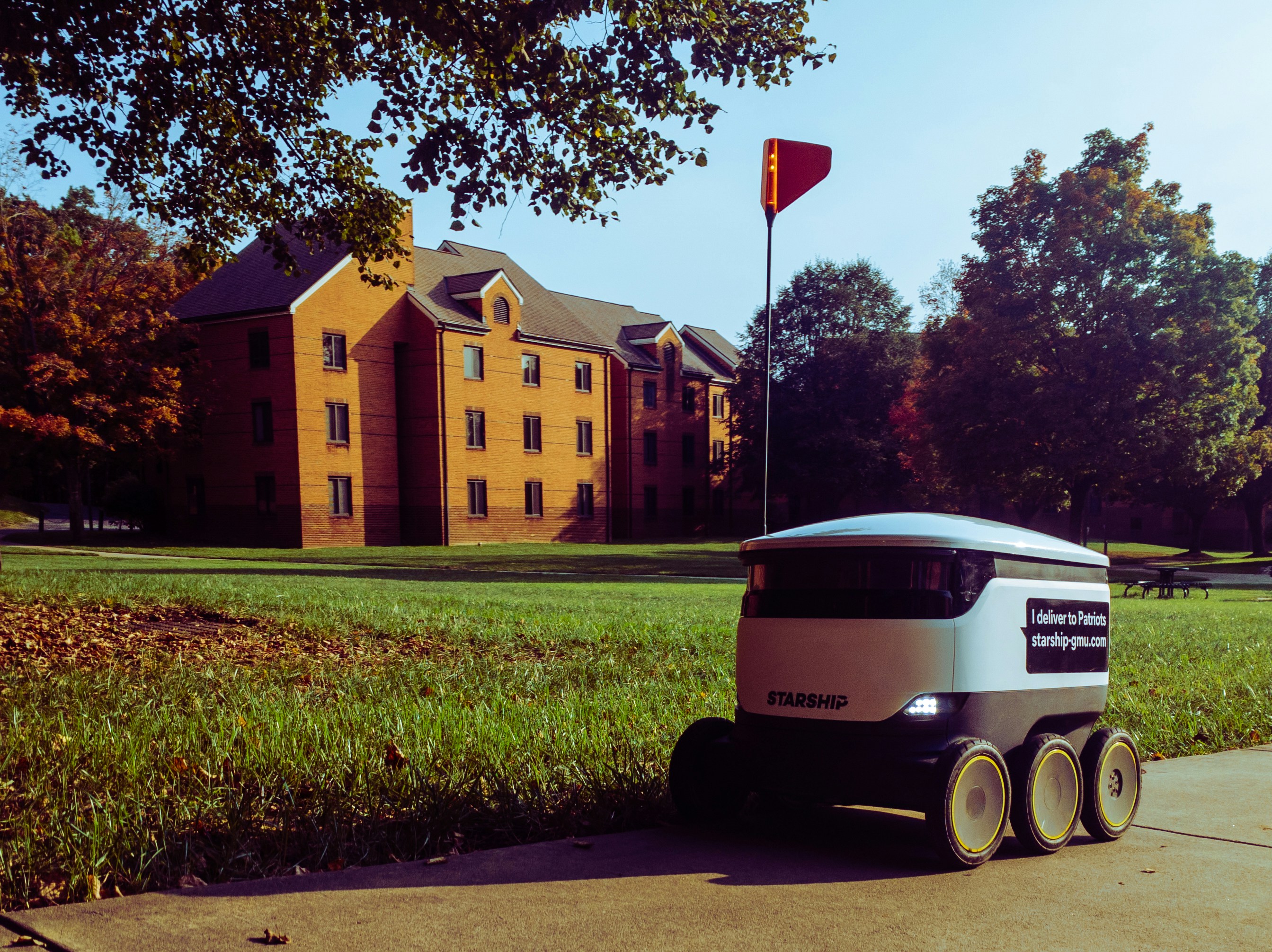 How Autonomous Delivery Robots Are Quietly Shaping the Future of Urban ...
