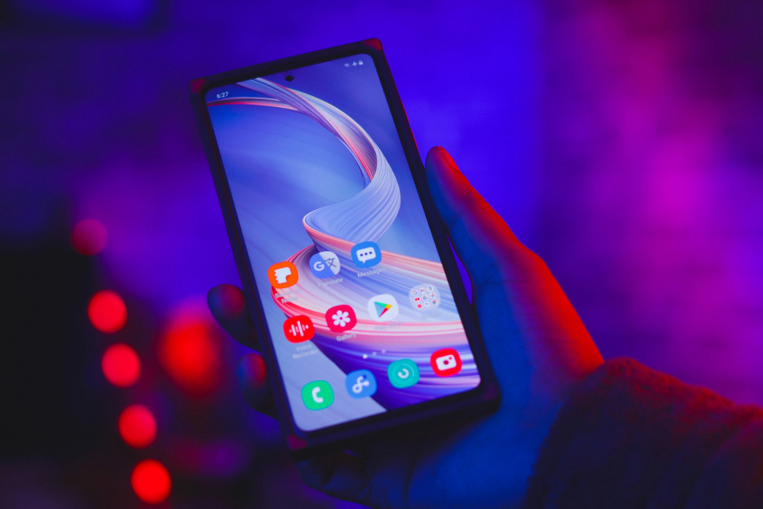 9 Everyday Smartphone Mistakes That Drain Battery, Slow Performance ...