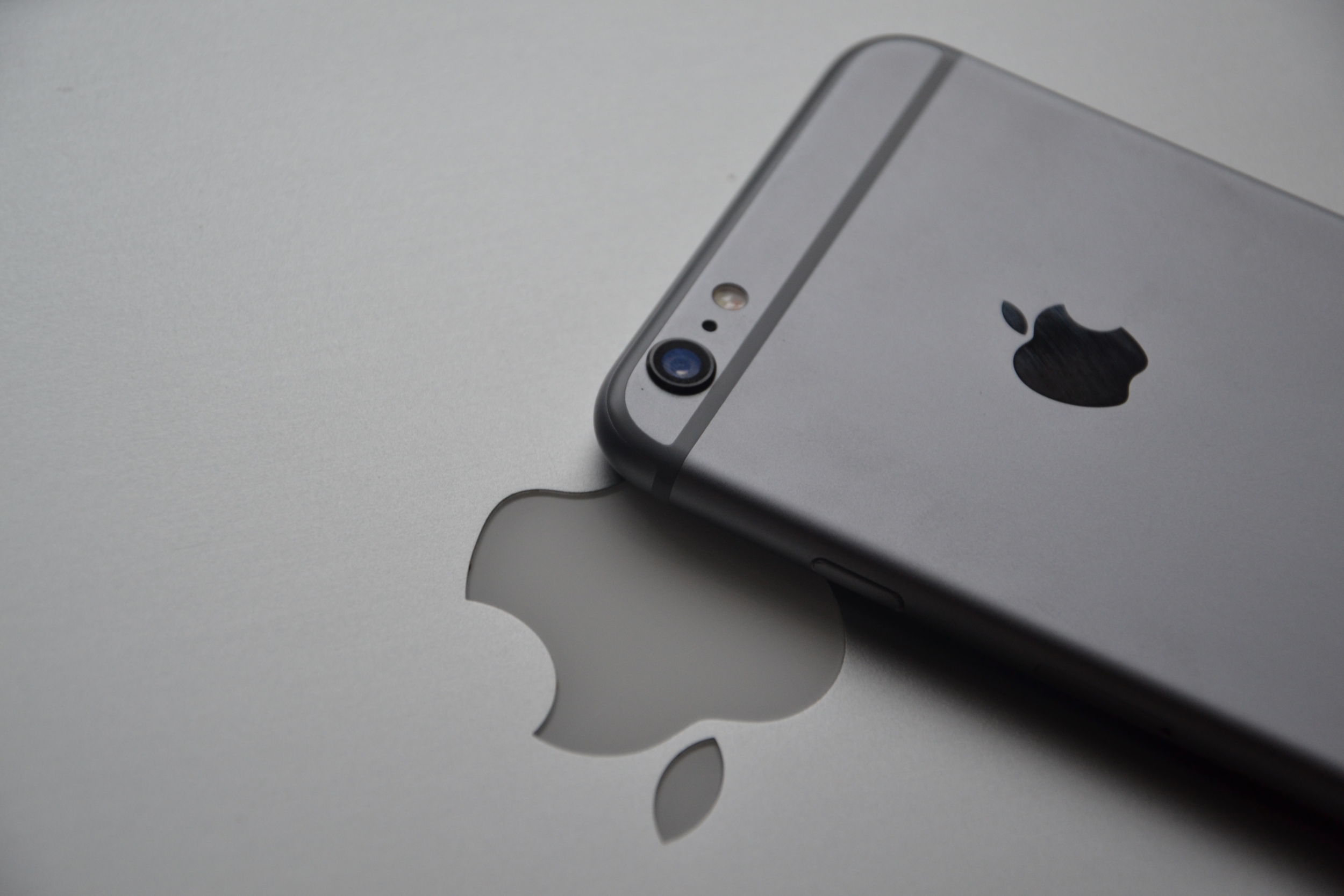 Smart iPhone Alternatives and Android Phones Like iPhone You Should ...