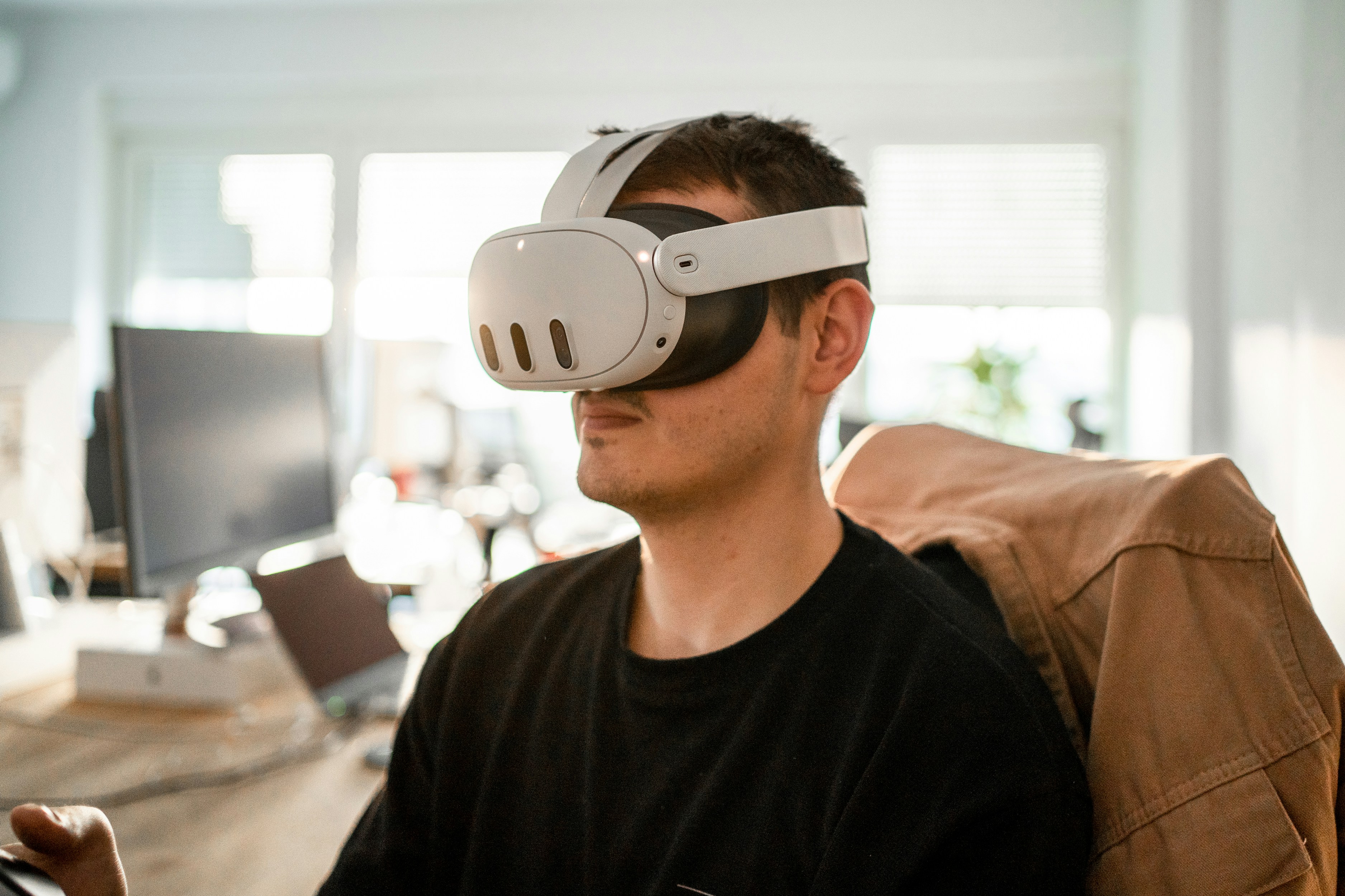 Augmented Reality vs Virtual Reality: Key Differences, Uses, and the ...