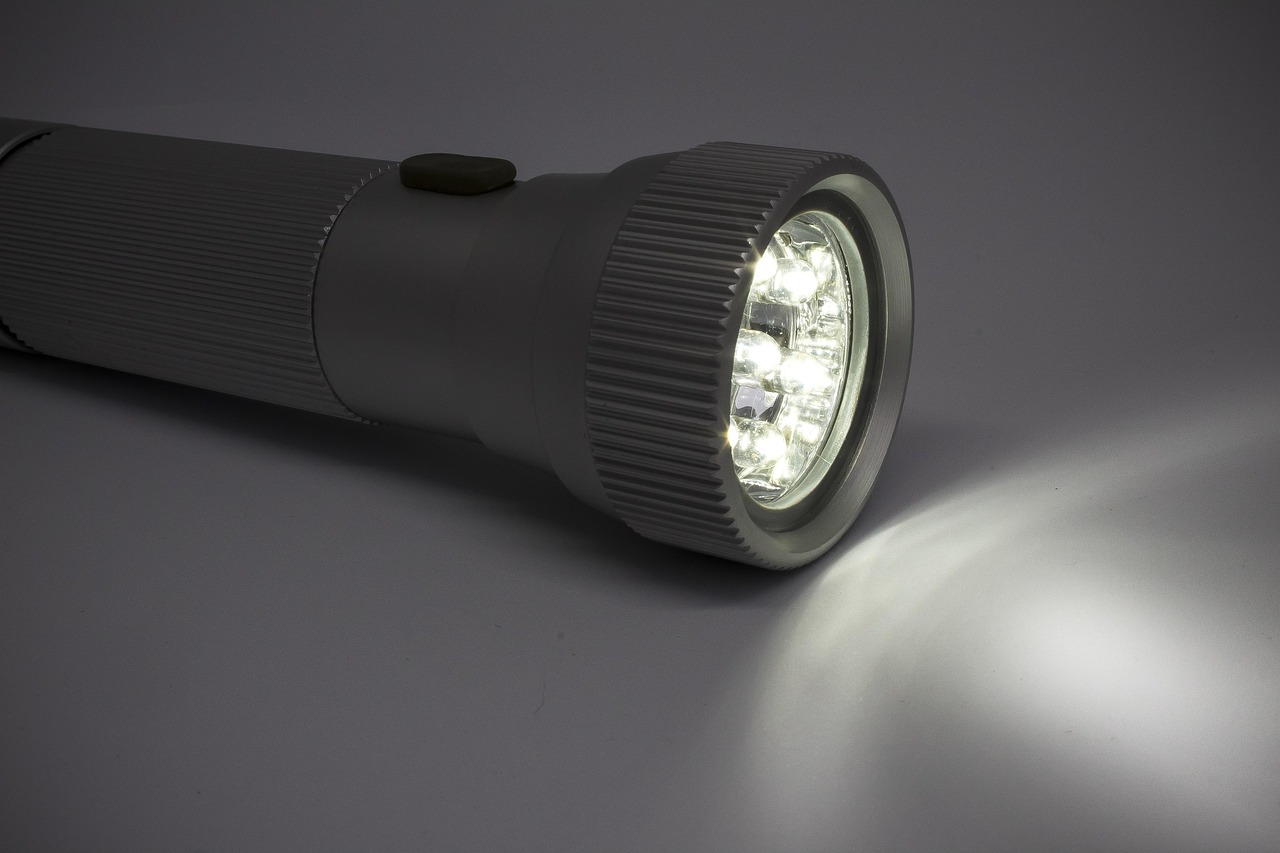 Keychain-Sized Gadgets For Lighter Pockets With Mini Flashlights And ...
