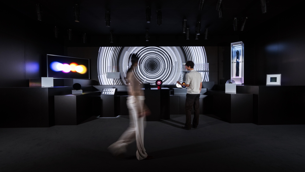 Samsung 'Project Luna' Is a New Tabletop Robot That Acts as a Smart ...