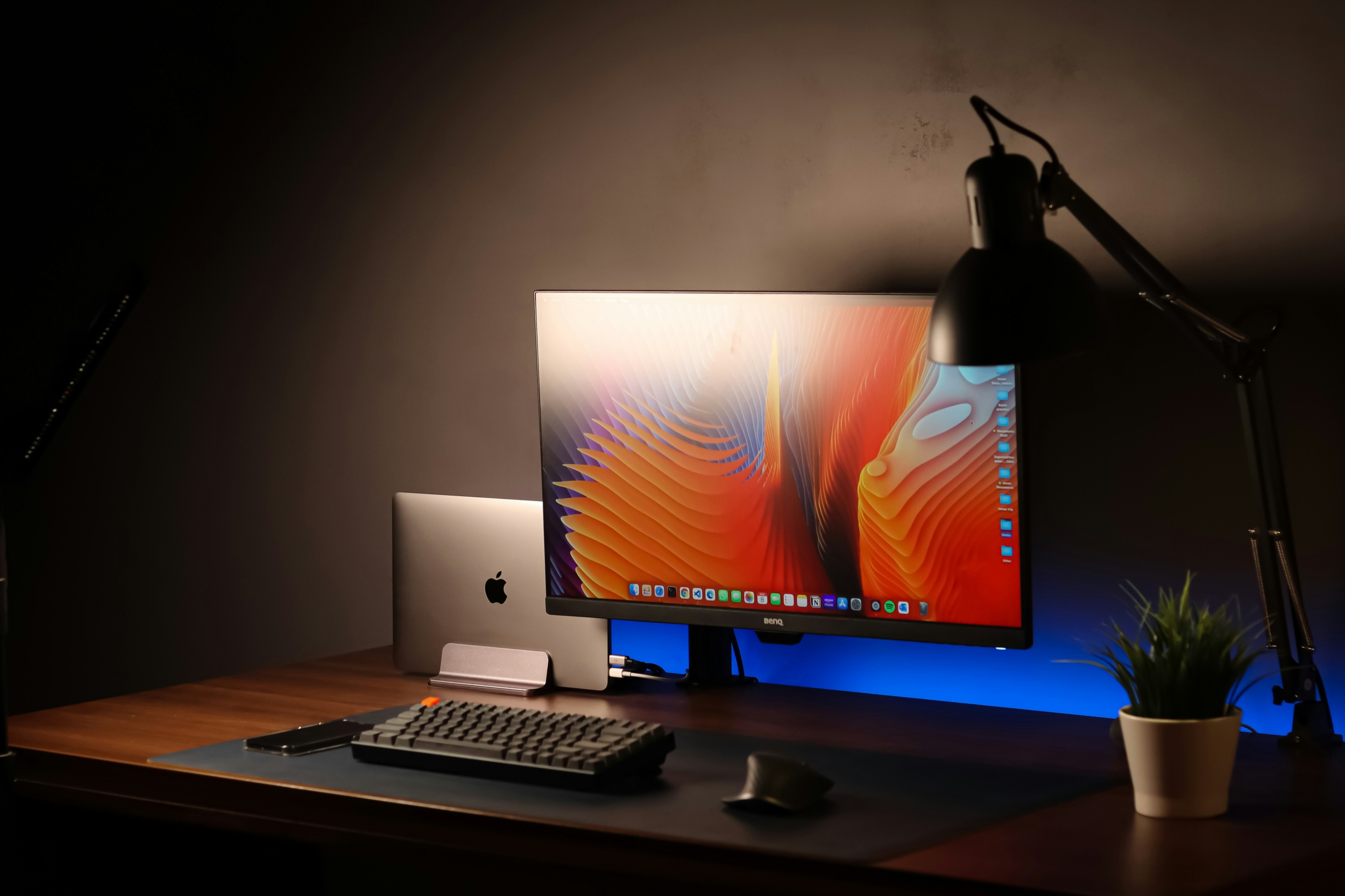 What Are Virtual Desktops? Benefits, Uses & How They Actually Work in 2026