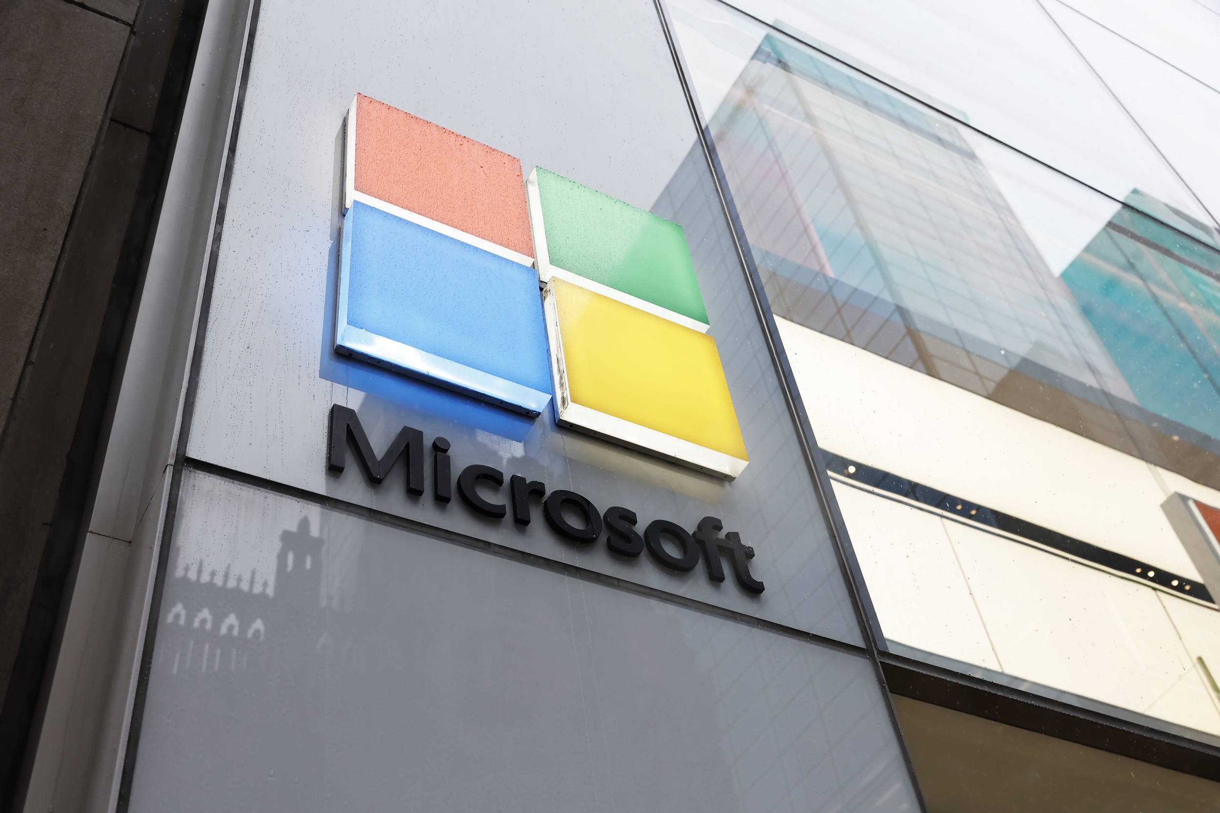 Exchange Online Outage Halts Email on Three Continents: EX1331830 Still ...