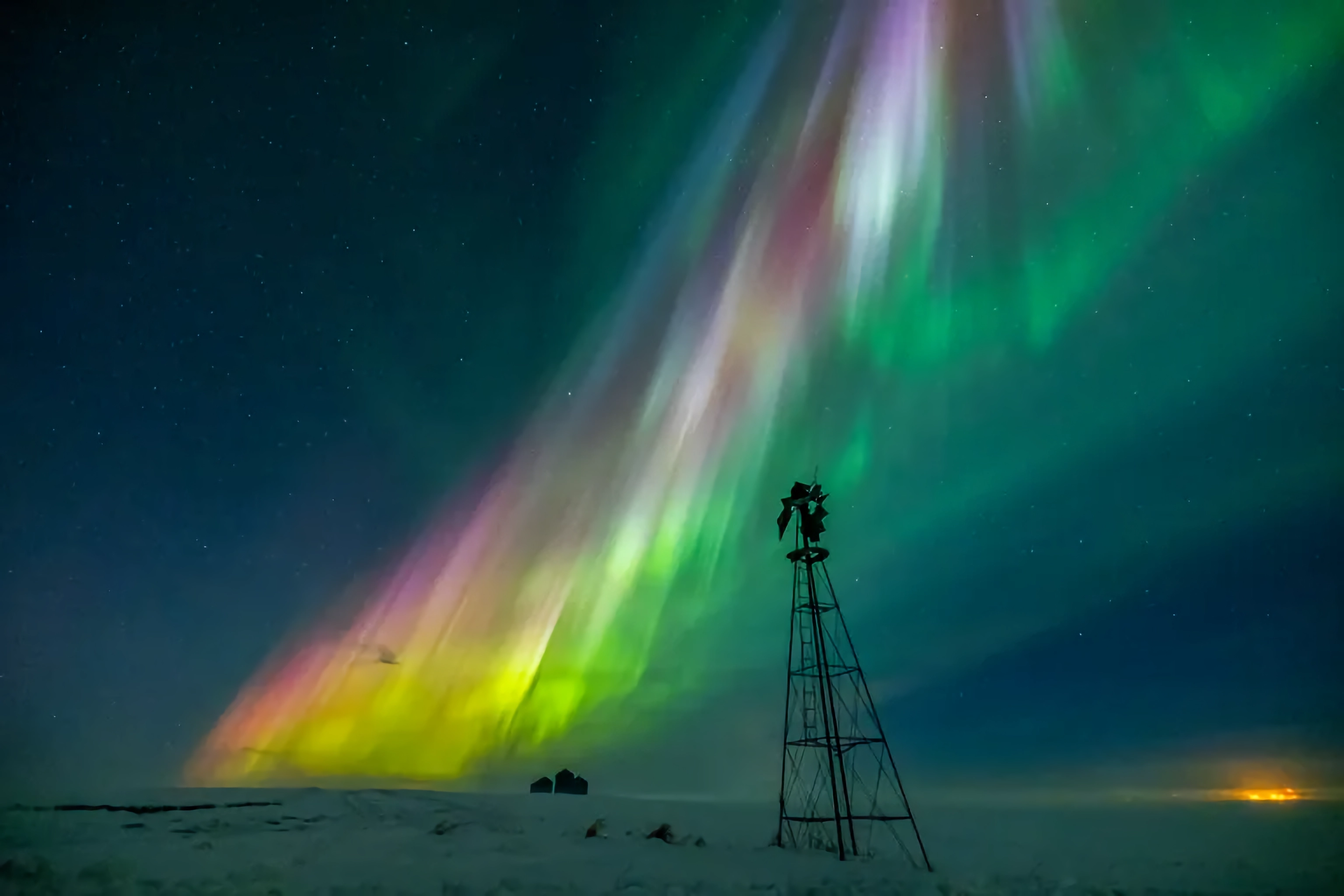 G3 Geomagnetic Storm Hits Earth: Cannibal CME Drives Auroras to France ...