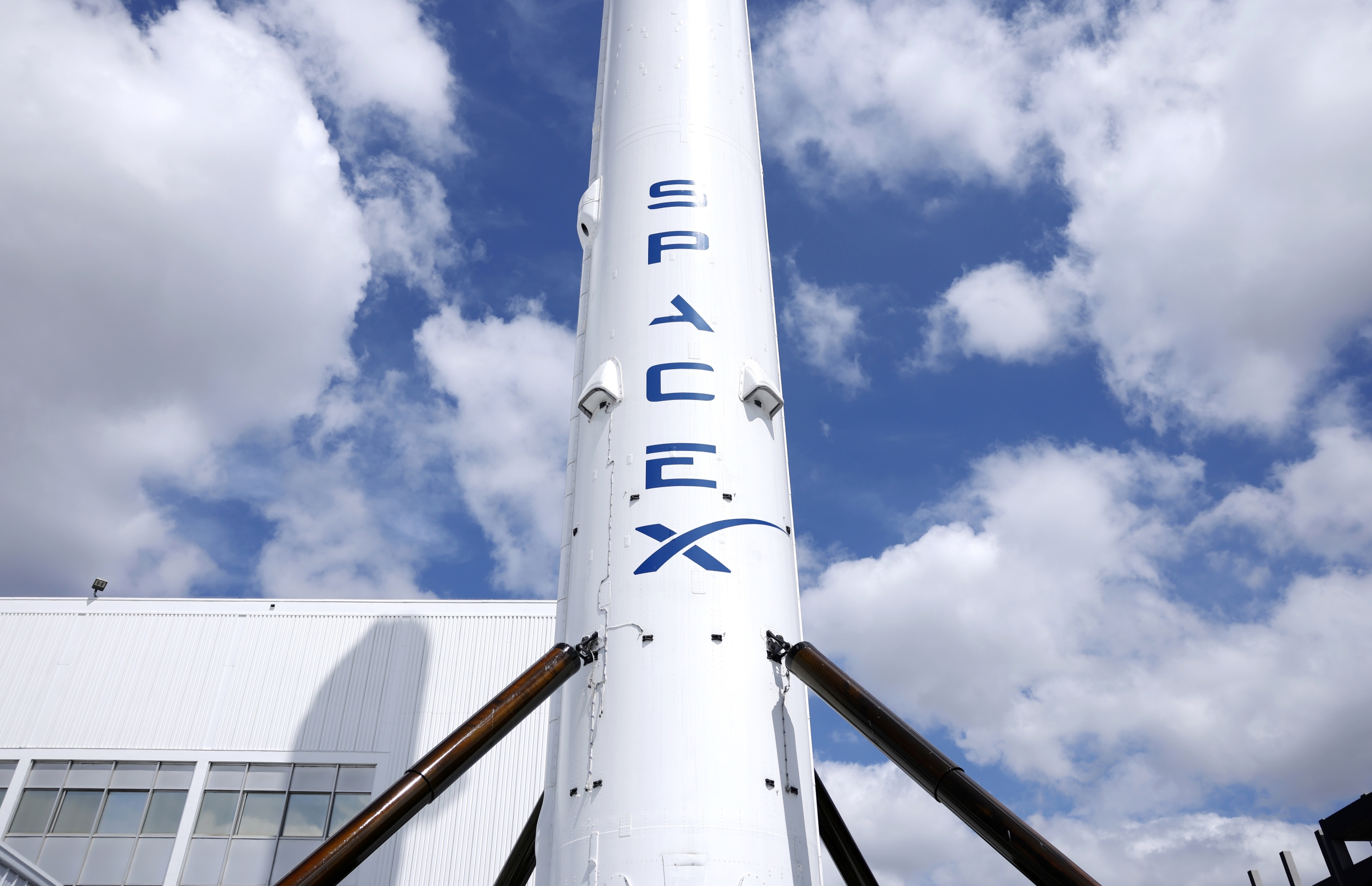 SpaceX Surges in Its Record Debut tops $160: What the Market Is Really ...