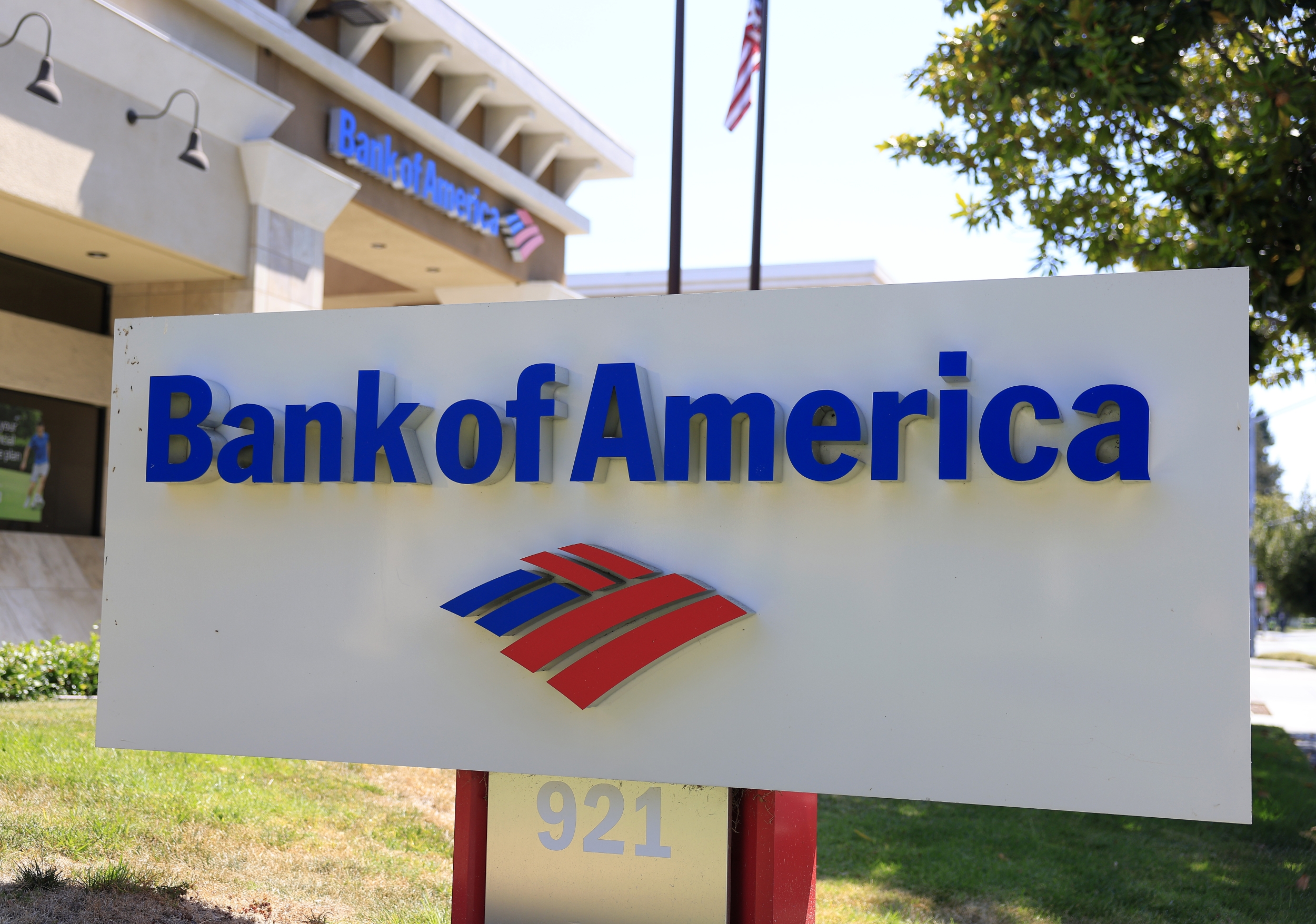 Bank of America Double-Upgrades Intel and Lifts AMD and Arm on a $170 ...