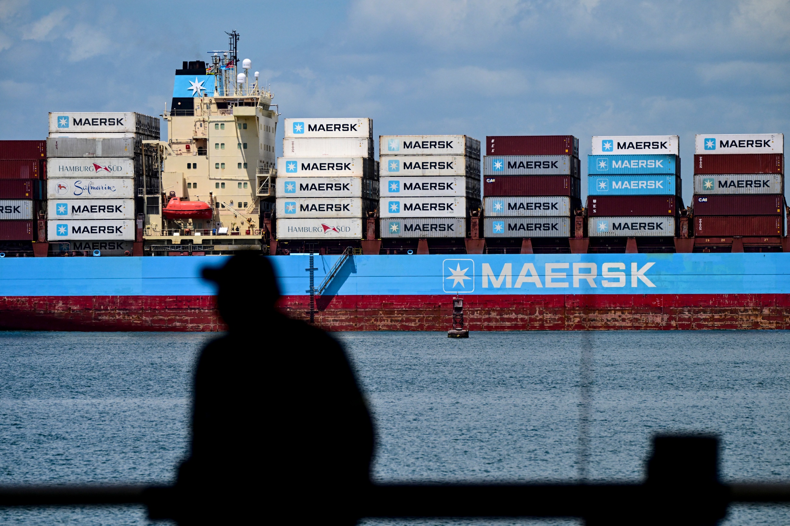Maersk Cleared Red Sea: Hormuz AIS Dark, Insurance Blocks Shipping Restart